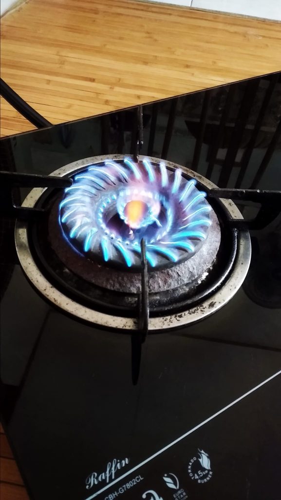 Api Dapur Gas Makin Kecil? Lelaki Ini Kongsi Cara Api Kembali Besar & Kuat