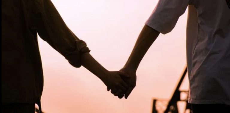 Hubungan Suami Isteri Dah Tak Romantis? Guna 5 Tips ini!