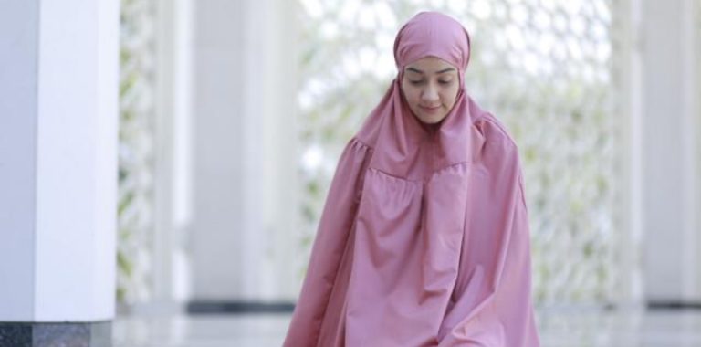 Hukum Solat Tanpa Pakaian Dalam, Batal Atau Sah