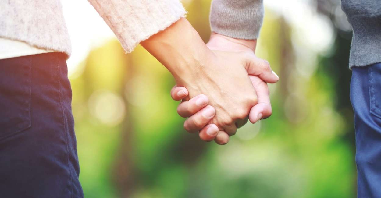 Isteri Curang Bawa Lelaki Lain Balik Rumah