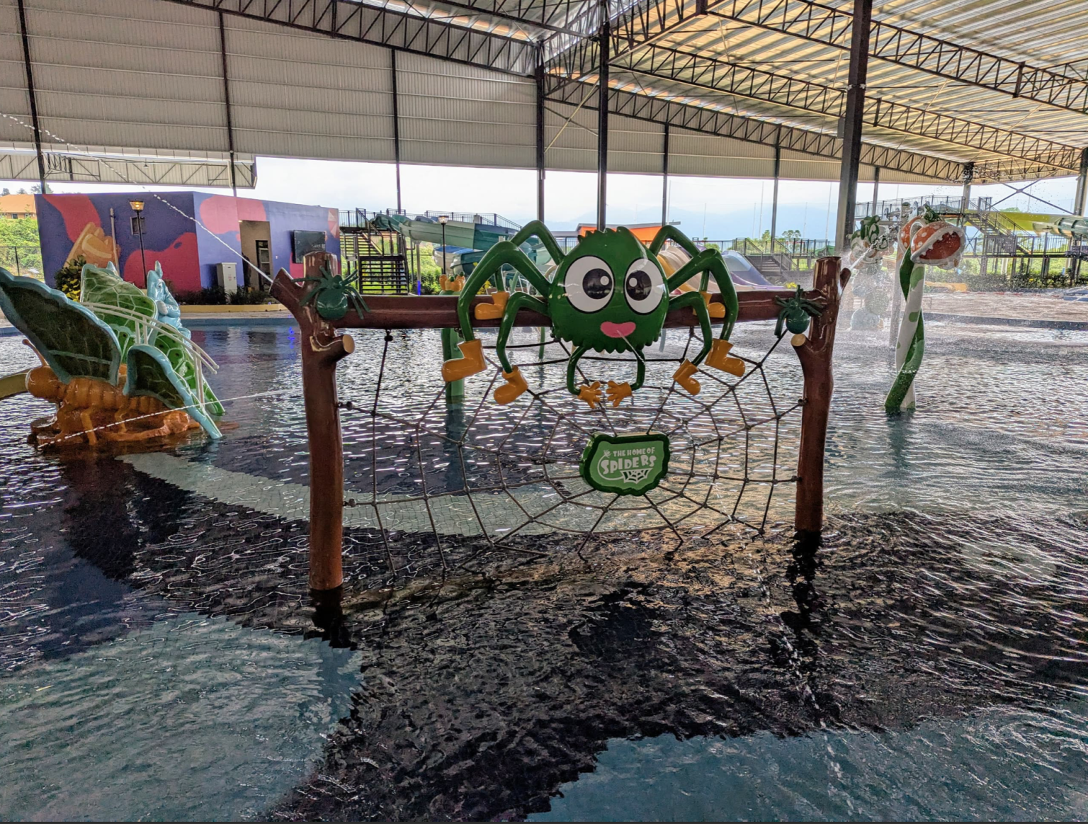 Monkeys Splash Zone: Taman Tema Air Indoor Untuk Anak