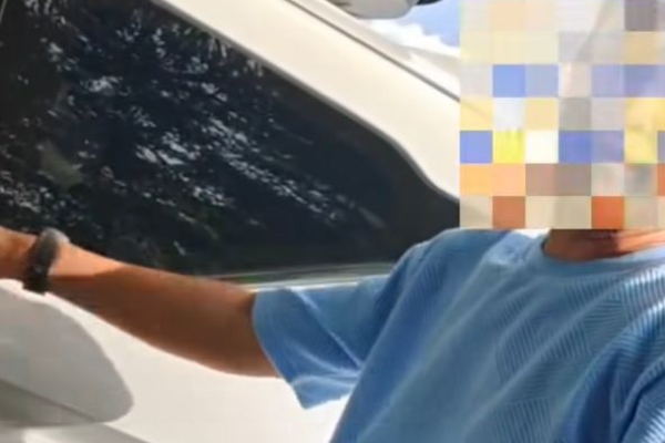 Bapa Henyak & Menampar Anak Kecil Dalam Kereta Sebab Nakal!