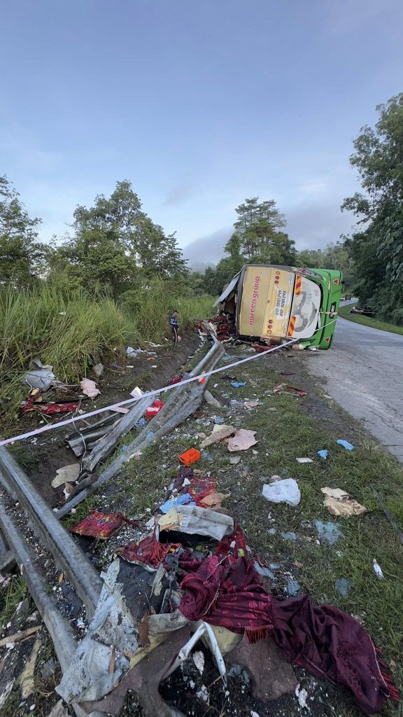 Kemalangan Bas Pelajar UPSI, Pemandu Langgar Belakang Alza