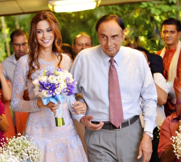 Aktres Kavita Sidhu, 54, Raih PHD, Bukti Ilmu Tiada Usia!