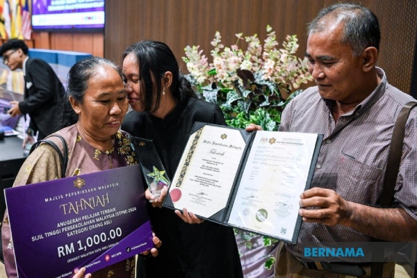 Anak Kaum Jakun 4 Flat STPM, Kini Dapat Tawaran Ke UK!