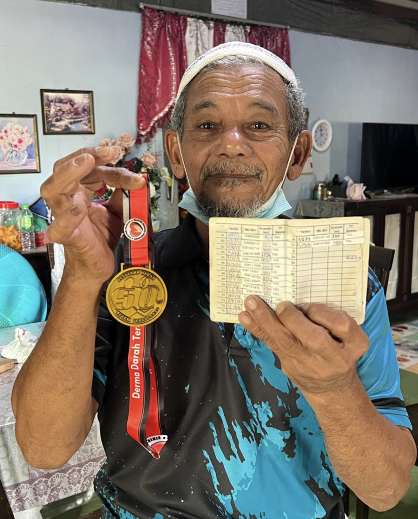 Derma Darah 78 Kali, Pakcik Terima Pingat Dan Digelar Hero