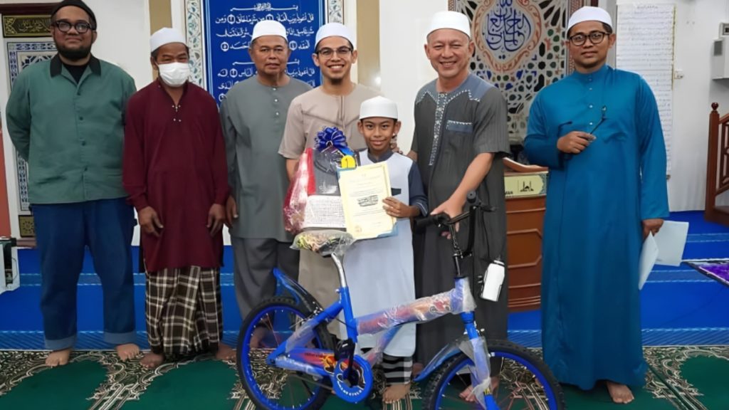 Solat Subuh Berjemaah 40 Hari, Budak 11 Tahun Dapat Basikal