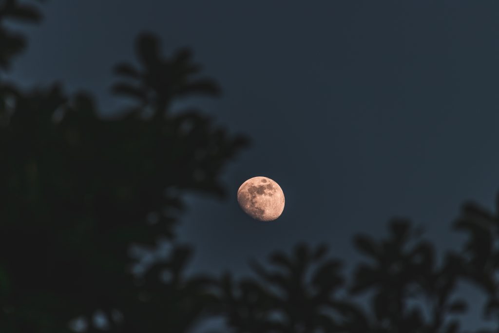Bulan Penuh & Malam Kliwon Jadi Musim Penyakit? Ini Fakta