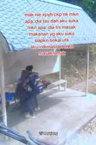 Tular Kelindan Lori Lepas Rindu Jumpa Mak Ayah Di Tepi Jalan