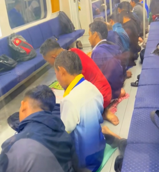 Tular Solat Subuh Dalam Gerabak Ke Tempat Kerja Jadi Teladan