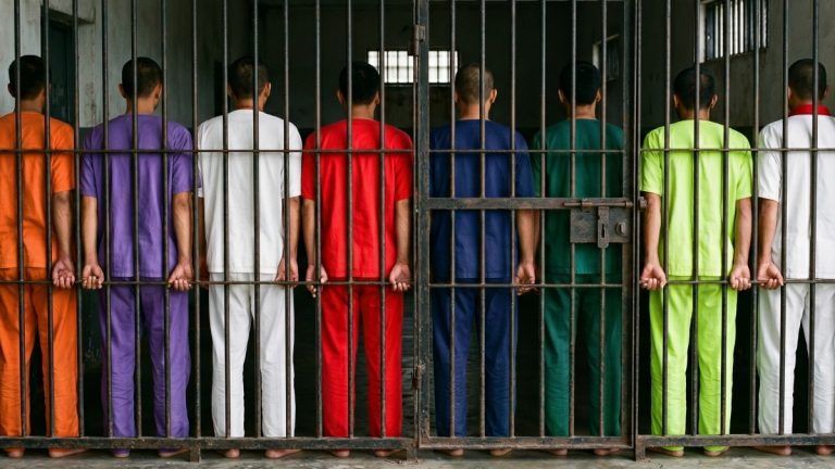 Senarai Warna Baju Banduan Penjara Malaysia & Maksud Kod