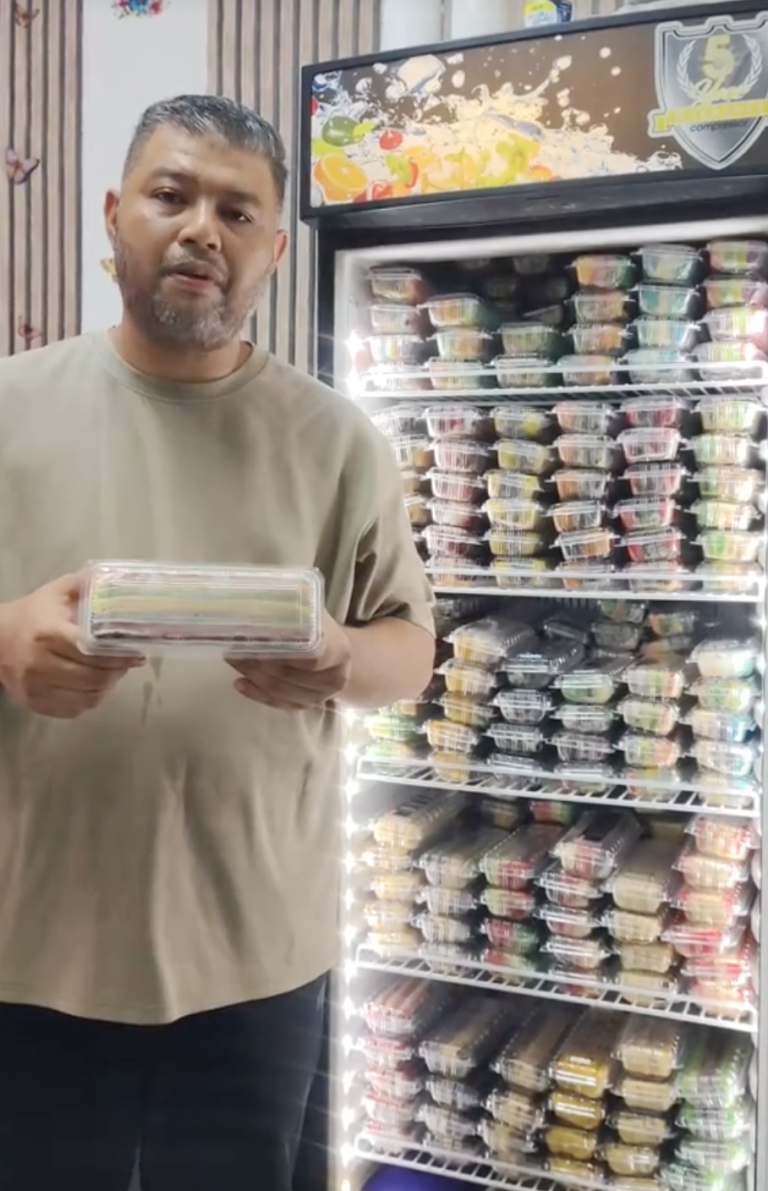 Anak Sakit Jantung Kronik,Bapa Rayu Beli Kek Lapis Jualannya