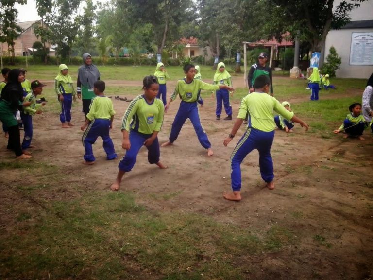 10 Permainan Tradisi Yang Patut Dimainkan Semula Bersama Anak